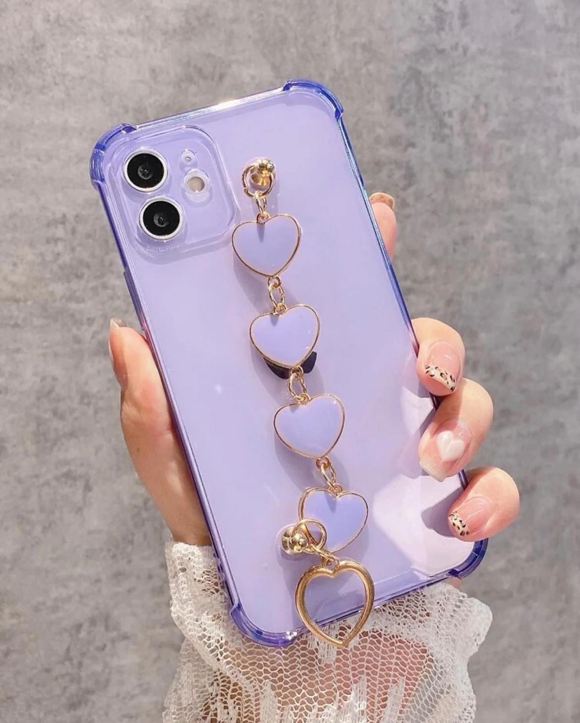 Case Lila Transparente Con Cadena De Corazones - TU CASE UY